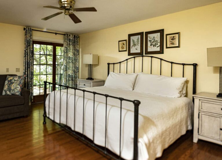 Welcome to Eagles Mere, PA. Explore. Relax. Unwind.